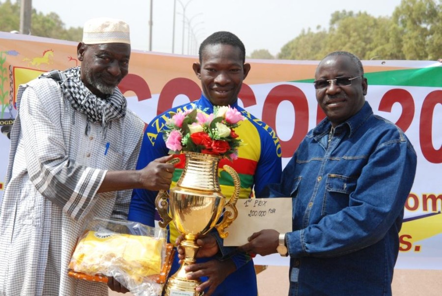 Cyclisme : Rasmané Ouédraogo remporte le grand prix de la ville de ...