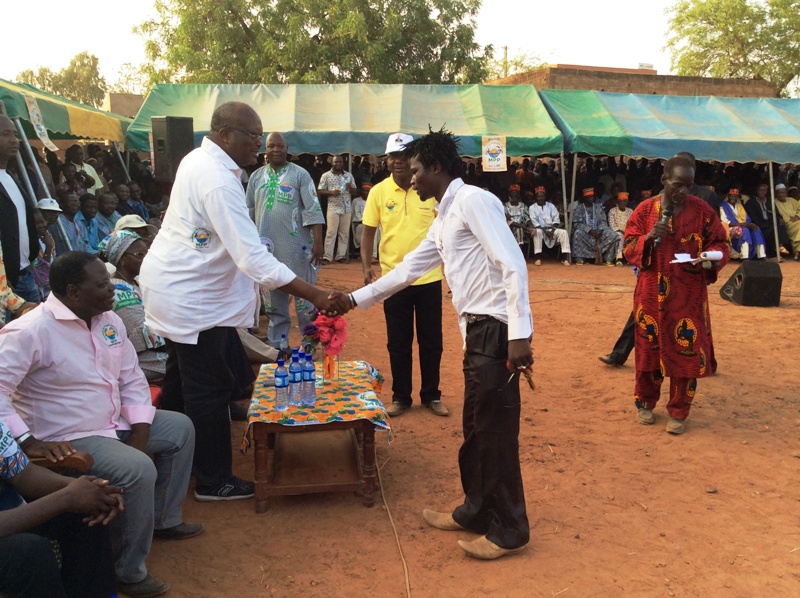 Rasta explique pourquoi il aime "faroter"