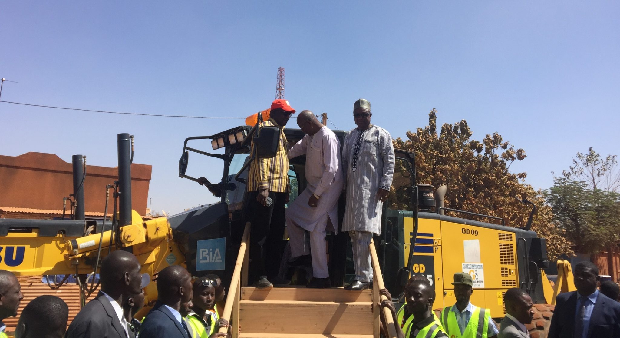 Burkina : Le lancement des travaux de bitumage de la Rue 16.452 à ...