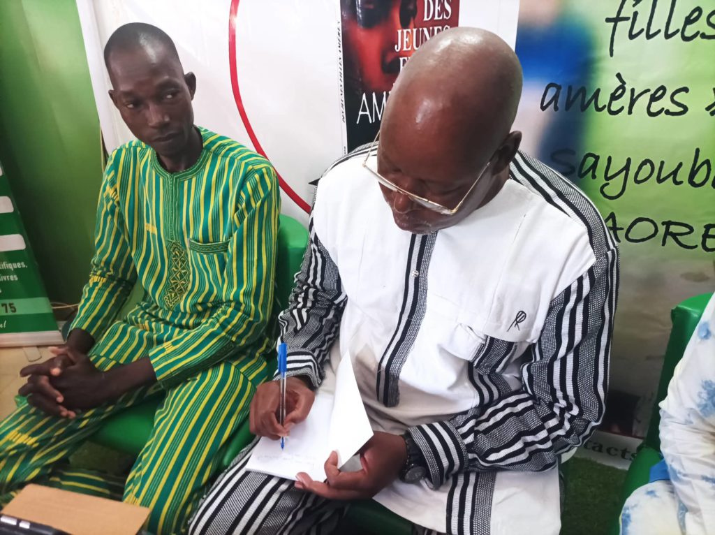 « Des jeunes filles amères », dédicace de la première œuvre de Sayouba ...