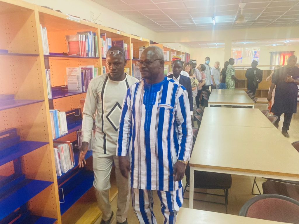 Burkina Faso : Désormais une médiathèque au cœur de la commune de ...