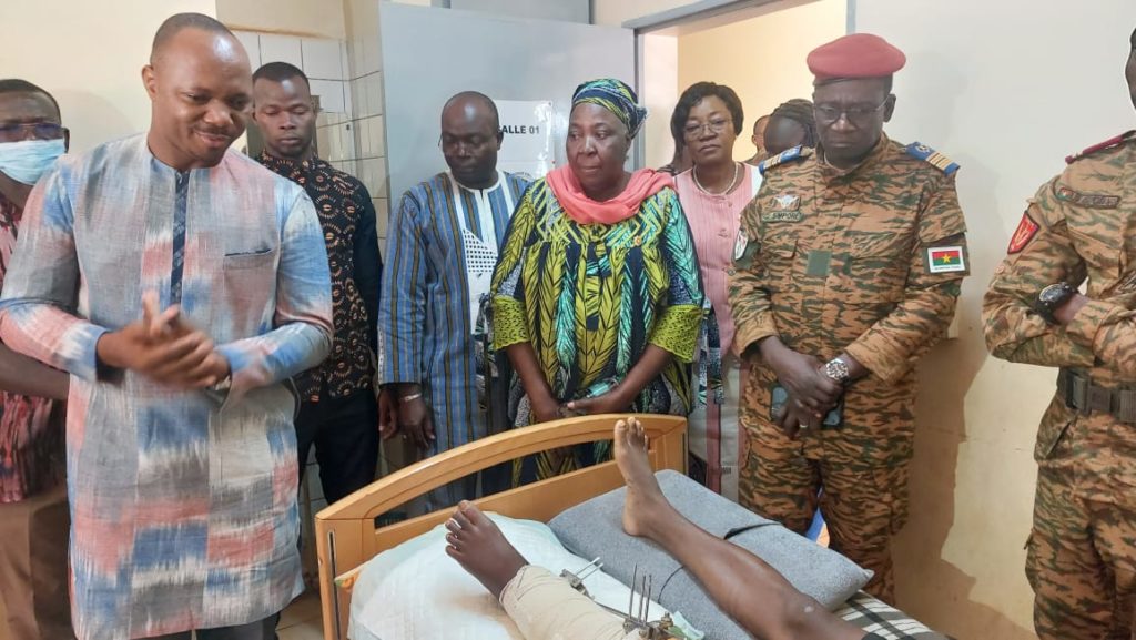Burkina Faso : Le Président de l'ALT au chevet des blessés de guerre