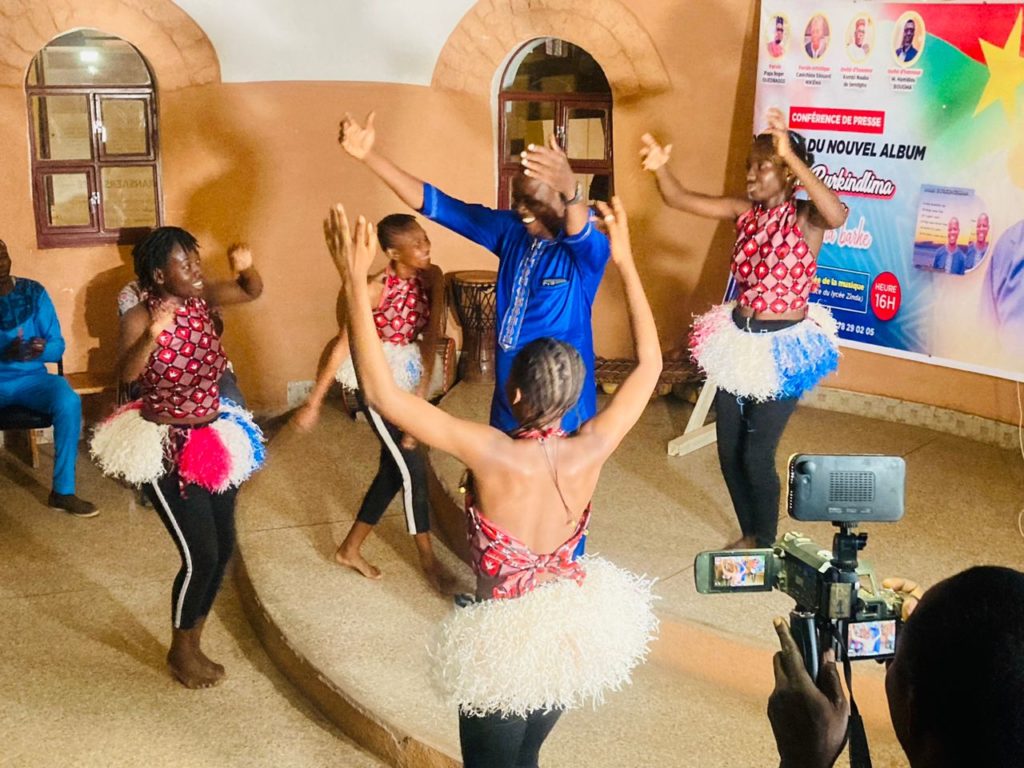 Wend Na Barké signe son entrée dans la musique avec "Mam Burkindlima yinga"