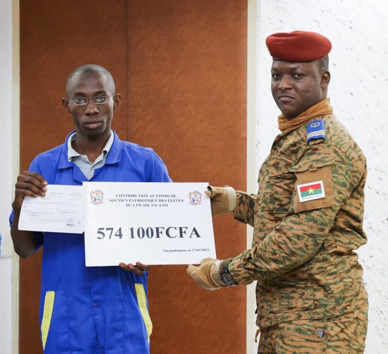 Effort de guerre : Les élèves du LTN-ASL remettent leur contribution au ...