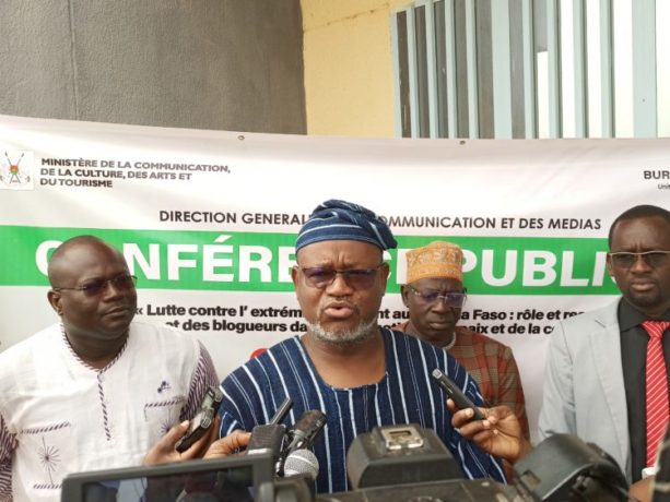 Kaya : La lutte contre le terrorisme et l’extrémisme violent au centre d’une conférence publique