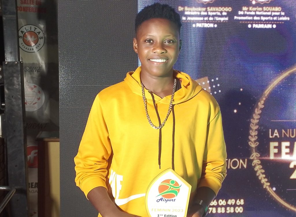 1re édition de la nuit du football féminin : Adèle Kabré faite reine de ...