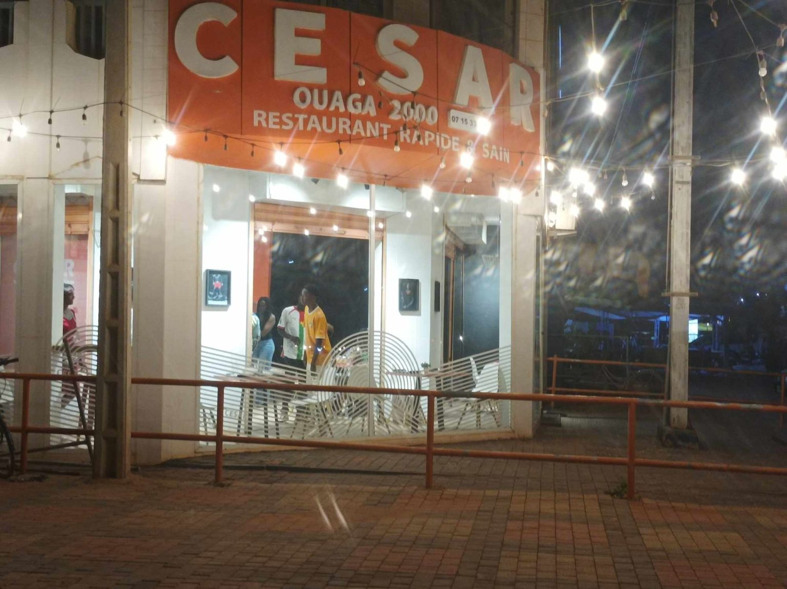 CESAR Restaurant Ouaga 2000 : Fermé sur Facebook, mais ouvert sur le terrain