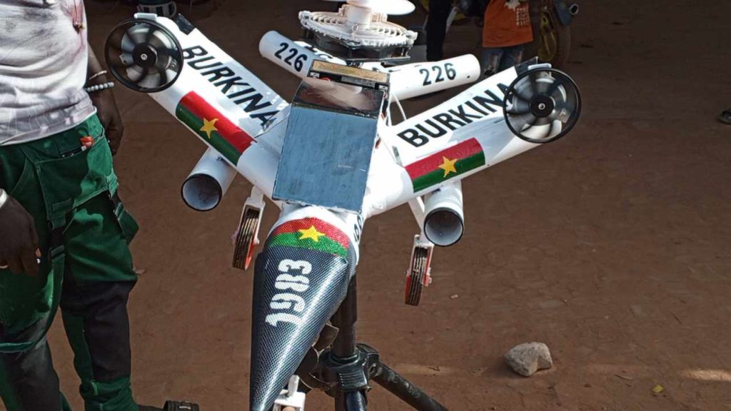 Burkina Faso : Devis Sawadogo alias "Desk le célèbre" arrive à ...