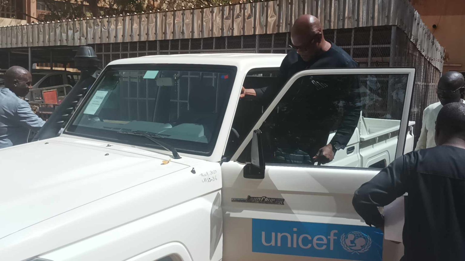 Burkina Faso : L'UNICEF offre du matériel roulant et médical au ...