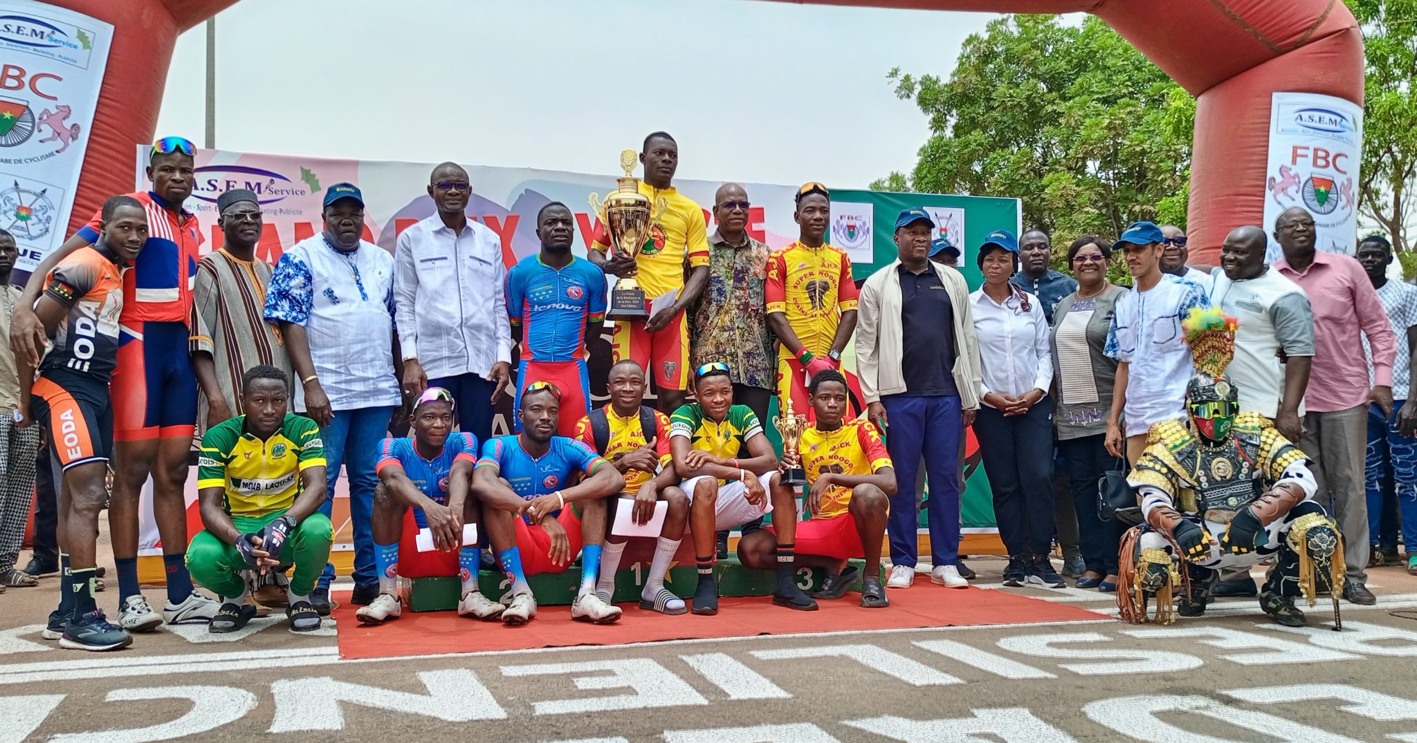 Grand prix cycliste IAM GOLD Essakane SA : Mouni Vincent de l’AJCK est ...