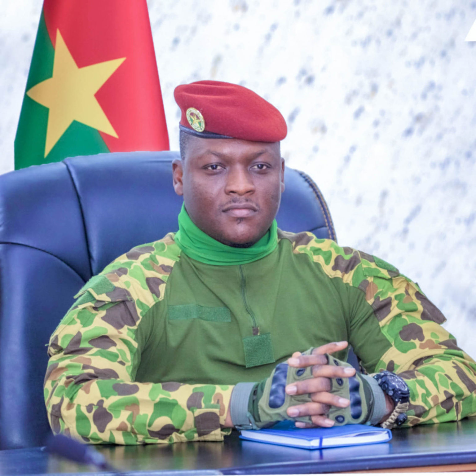 Investiture du nouveau président sénégalais : Le Capitaine Ibrahim ...