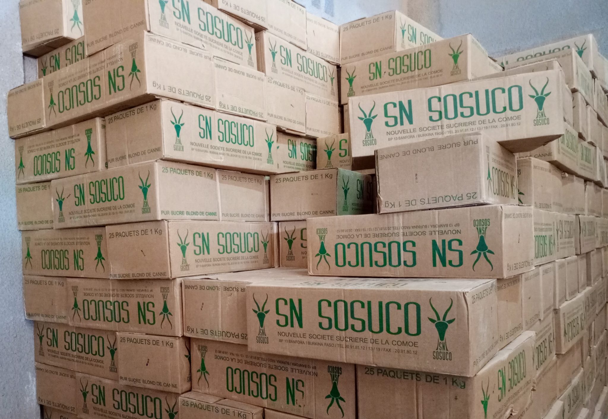 Burkina Faso : Le paquet de sucre de la SN SOSUCO est vendu à 800 FCFA à Ouaga et à Bobo, et 825 ...