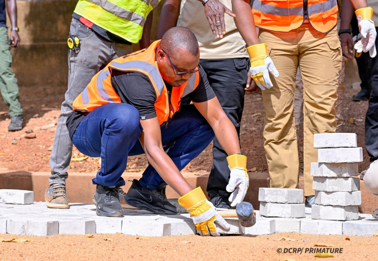 Initiative présidentielle « Faso Mêbo » : Les membres du Gouvernement apportent 150 tonnes de ciment