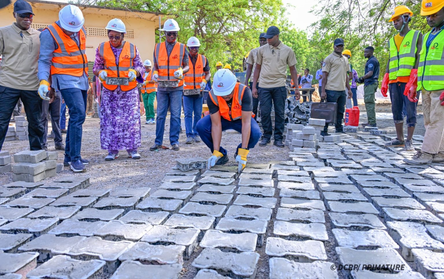 Initiative présidentielle « Faso Mêbo » : Les membres du Gouvernement apportent 150 tonnes de ciment