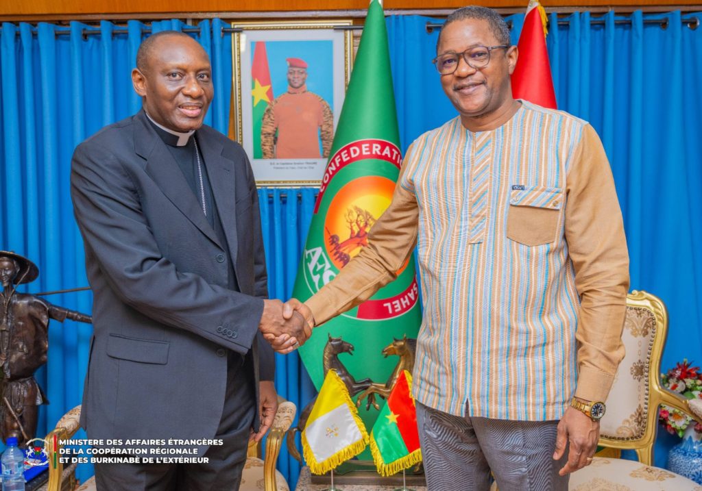 Relations Burkina Faso - Vatican : Le Nonce Apostolique et le Chef de ...