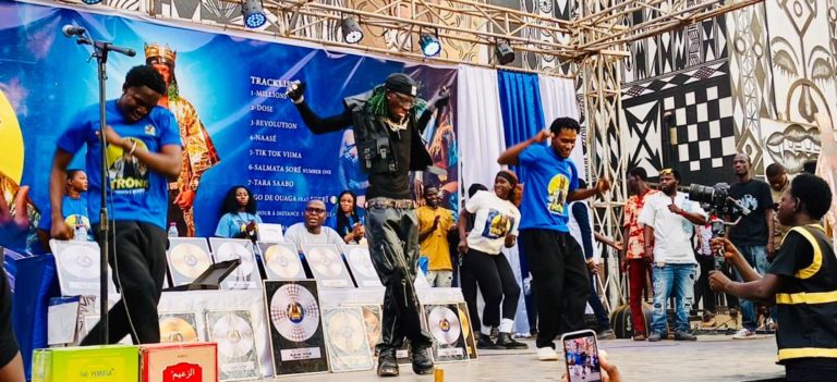 L’artiste Francky Degam sur le « trône » de la musique burkinabè