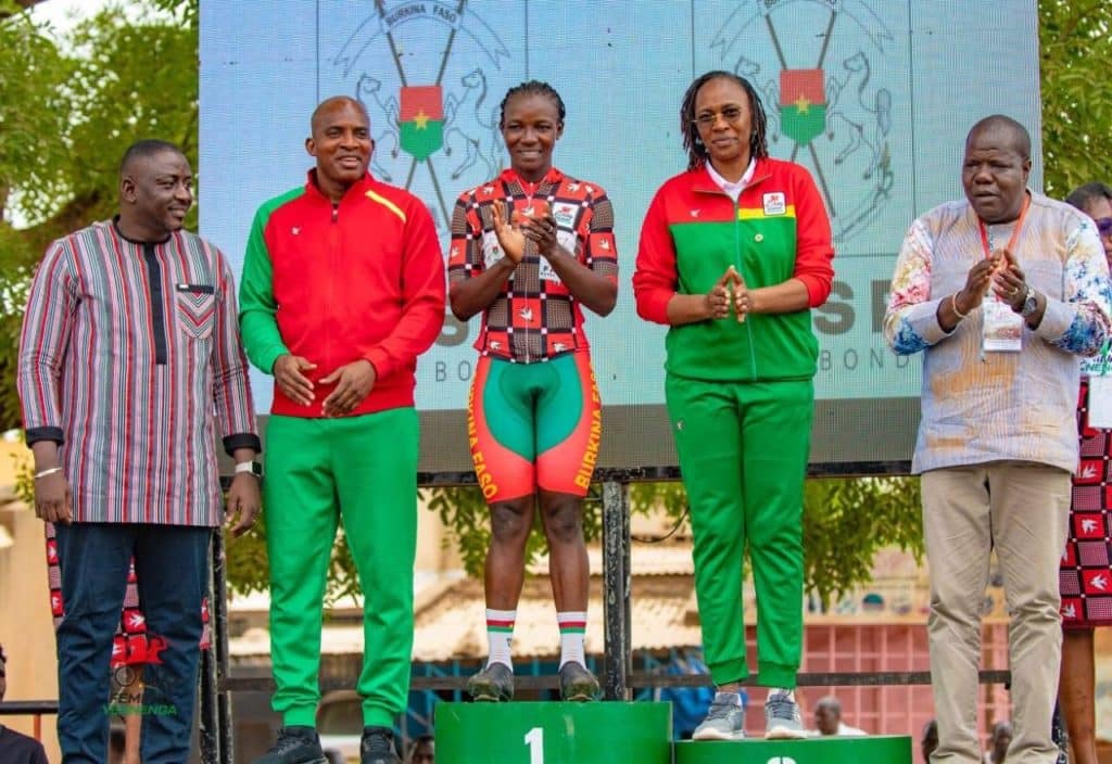 Tour cycliste féminin Yennenga 2026 : Awa Bamogo remporte la 2e étape ...